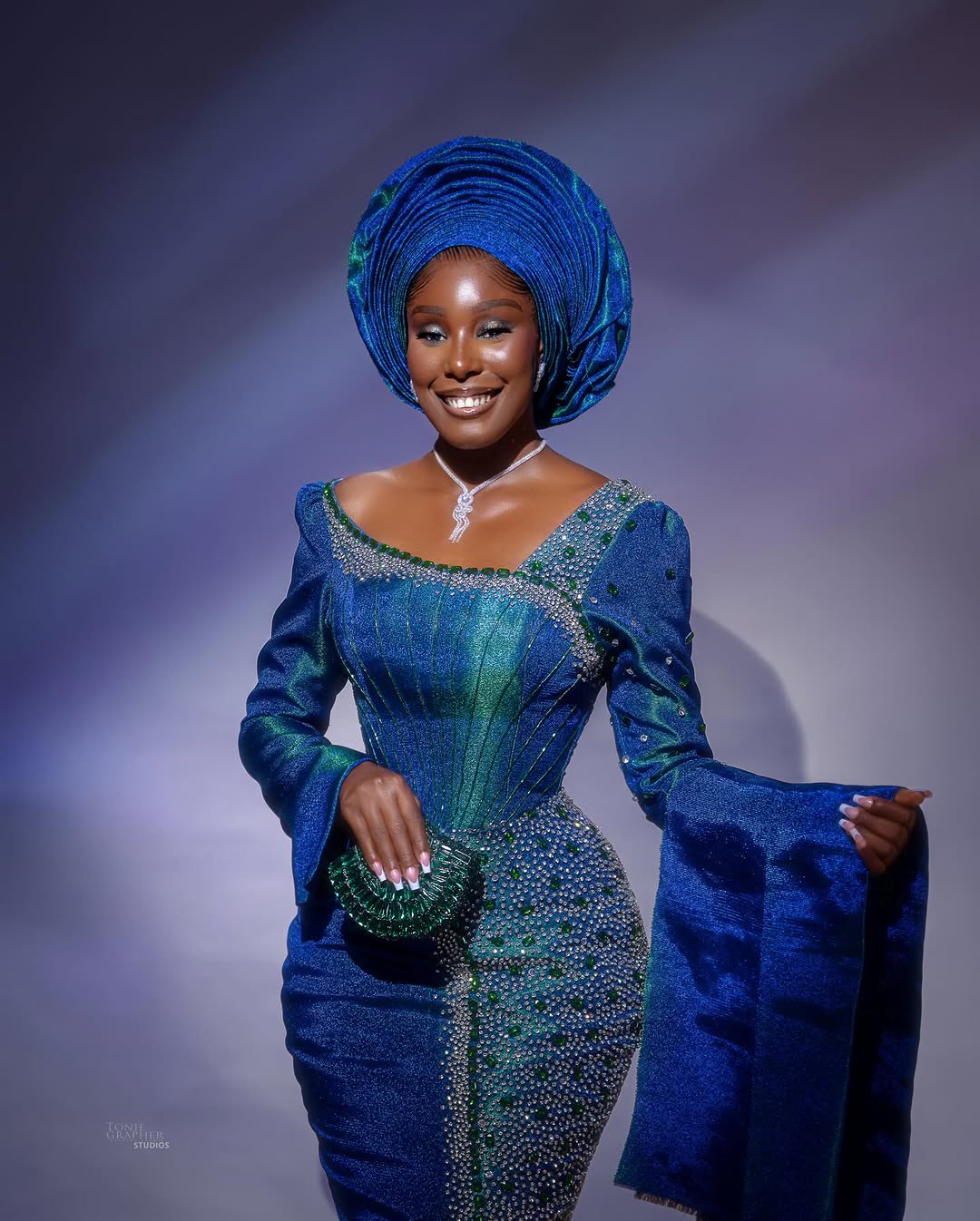 Go Blue and Beautiful For Your Yoruba Traditional Wedding With This ...